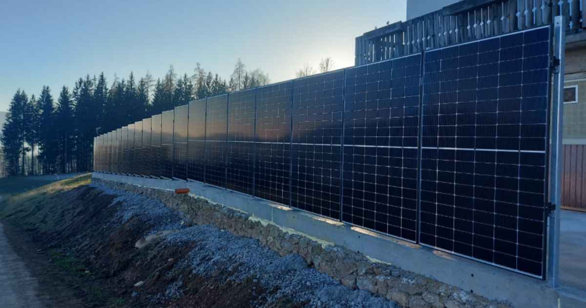 Solarzaun erklärt: Saubere Energie am Gartenzaun